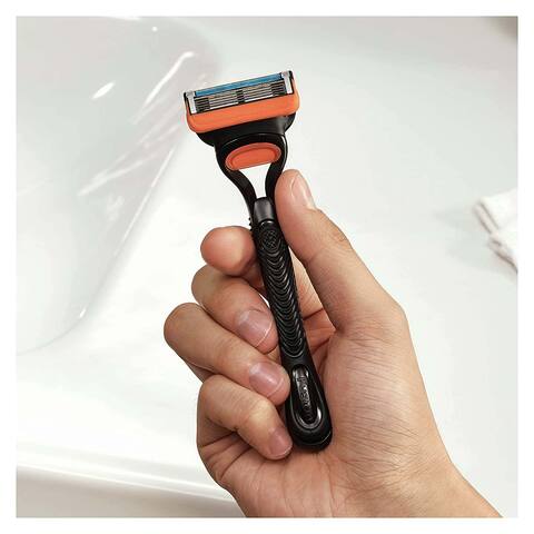 Gillette Fusion 5 Men Razor Handle + 2 Blades Online | Carrefour Egypt